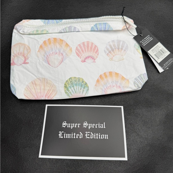 ALOHA Collection | Bags | Aloha Collection Super Limited Edition Shells ...